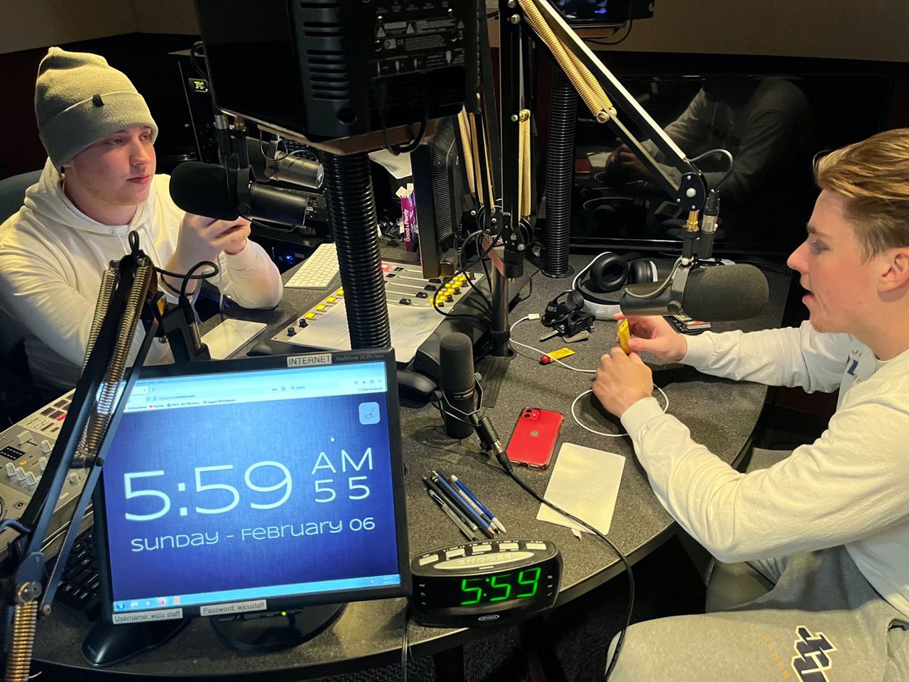 Ohio DJs break Guinness record with 25-hour, 35-minute radio interview ...