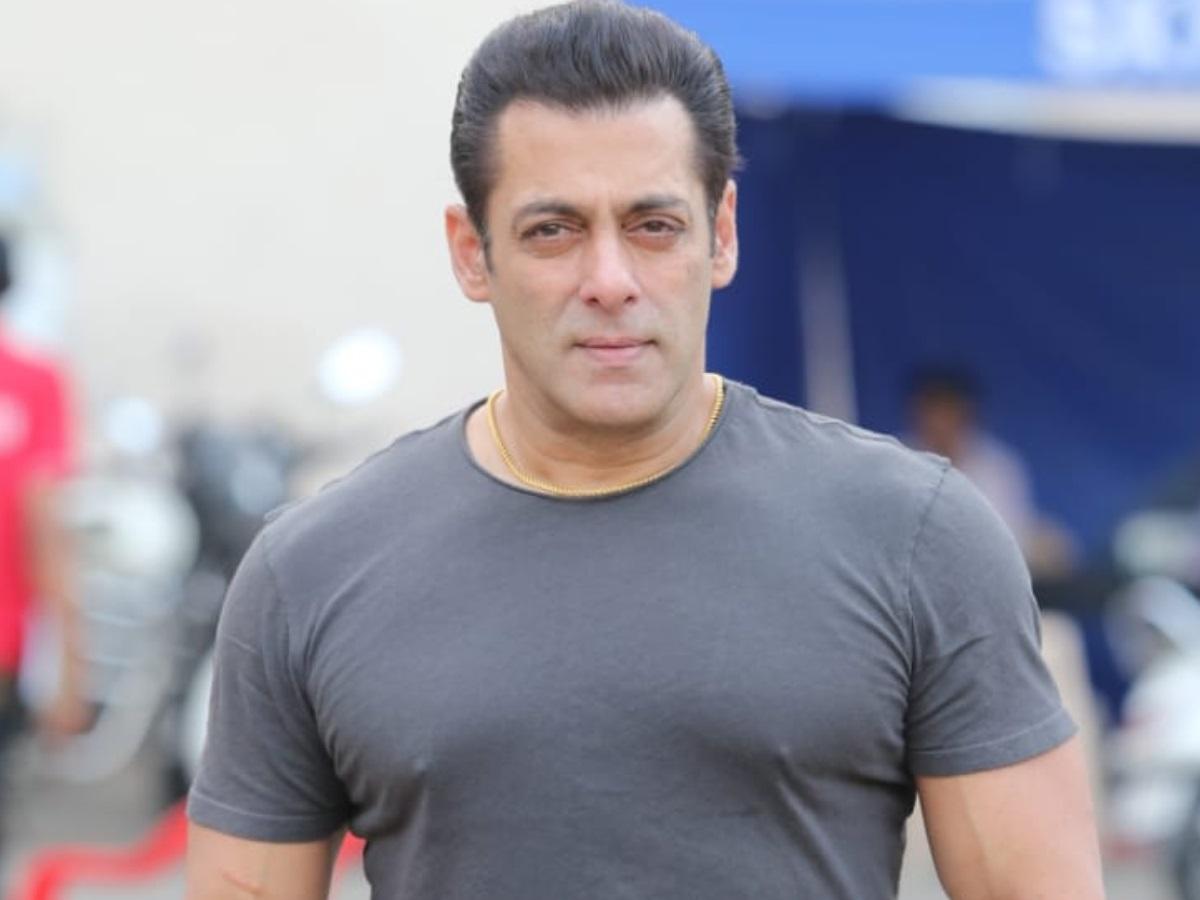 Actor Salman Khan His Father Receive Threat Letter Police Case Filed