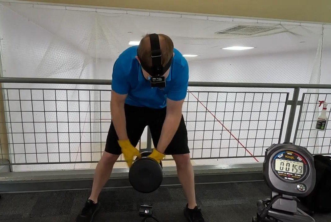 Man passes 80-pound weight from hand to hand 100 times in 21 seconds ...