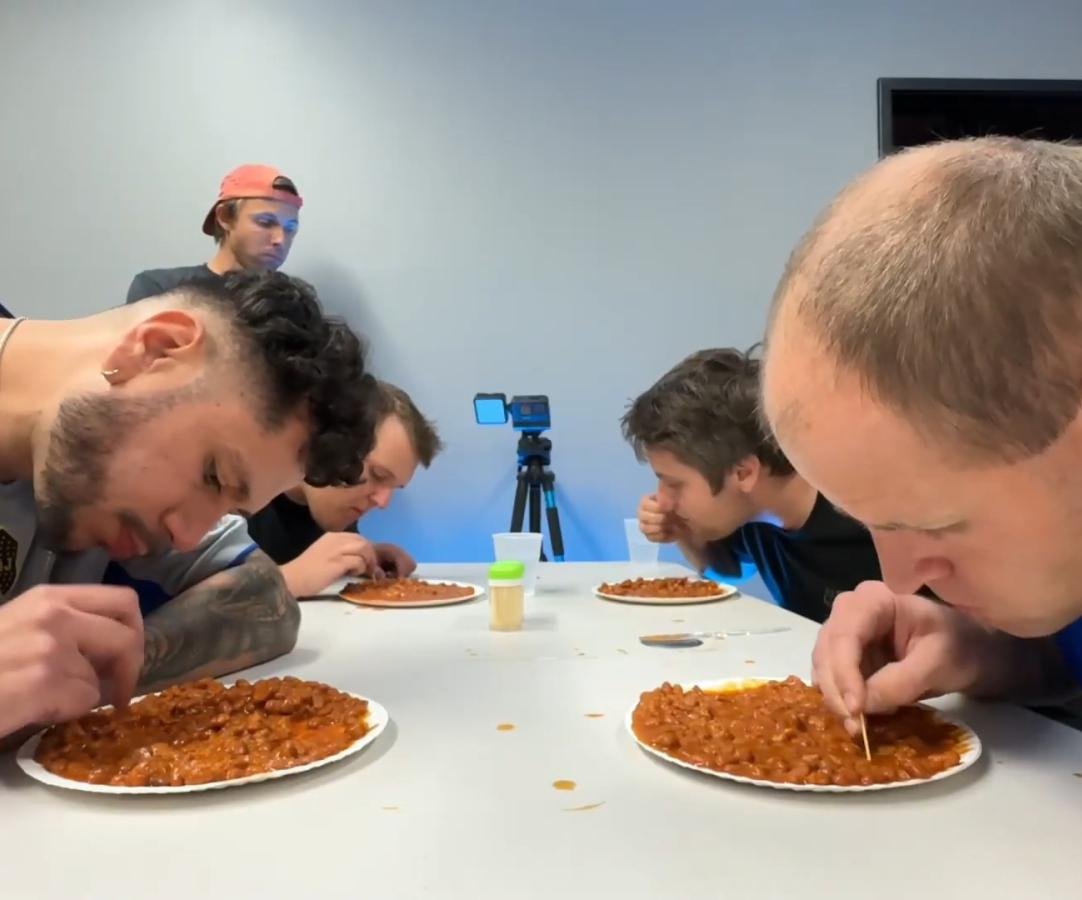 Four men eat beans with toothpicks to break world record - Radio Sargam